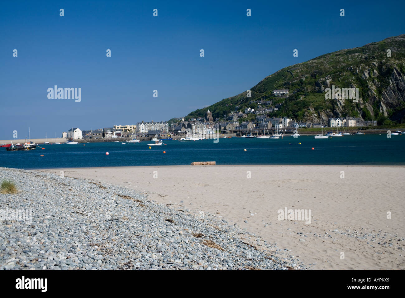 Barmouth and harbour from Fairbourne beach, North Wales Stock Photo - Alamy