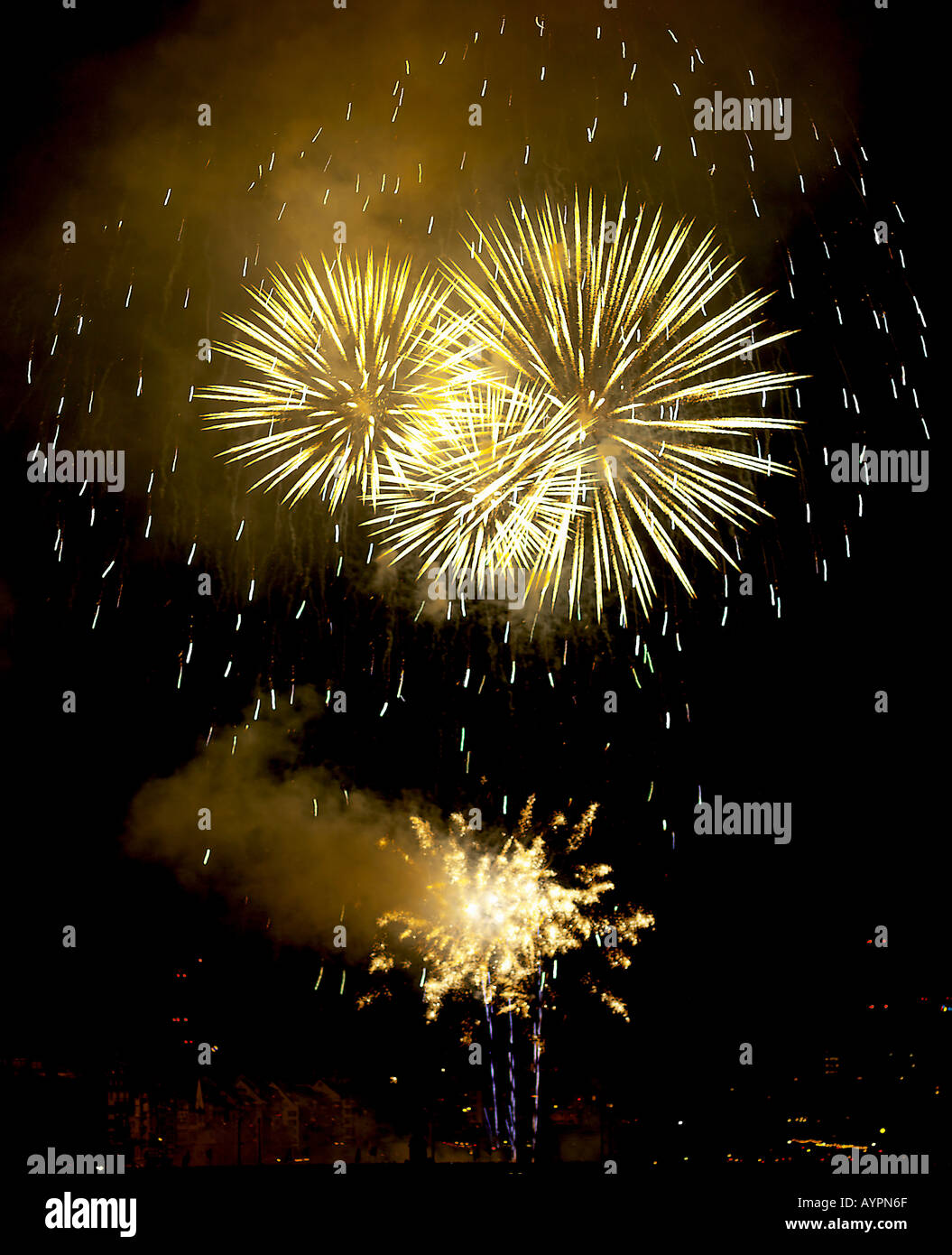 Fire crackers bursting in the sky at night Stock Photo - Alamy