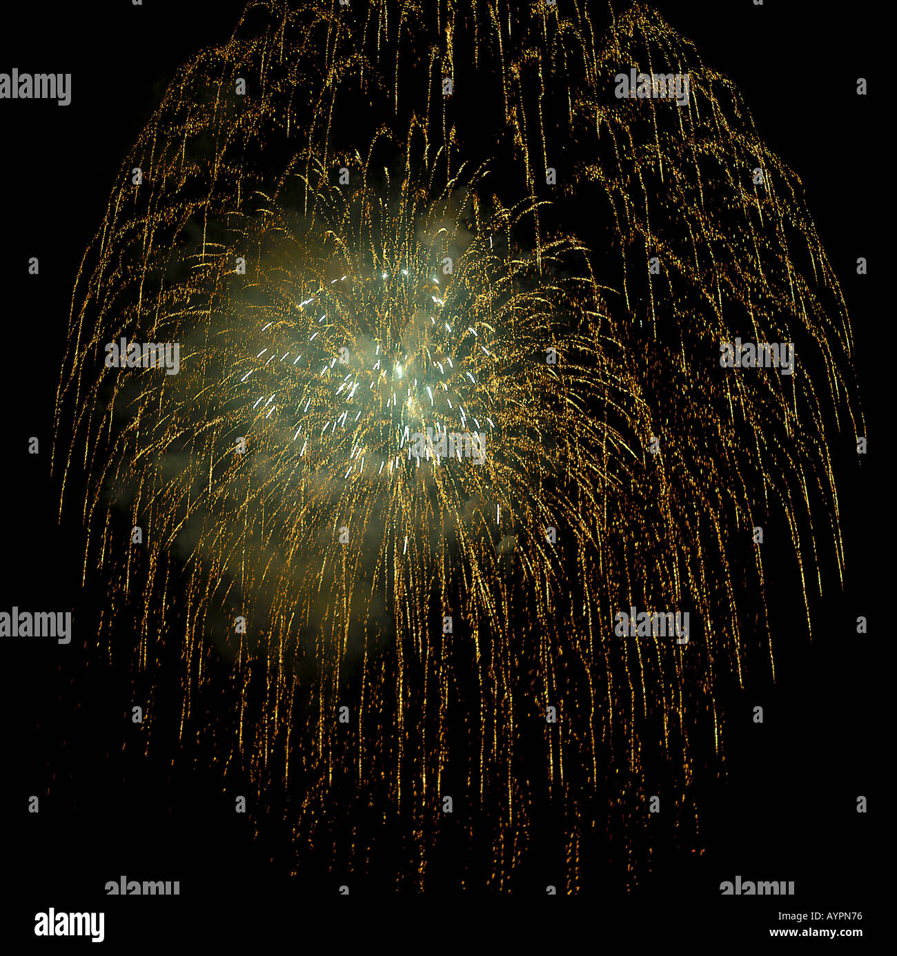 Fire crackers bursting in the sky at night Stock Photo - Alamy