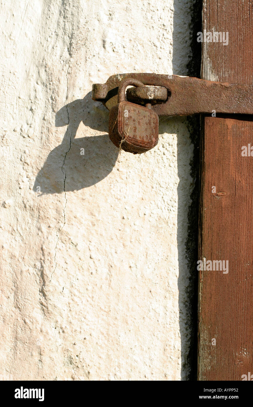 Front view of a locked latch beside the wall Stock Photo - Alamy