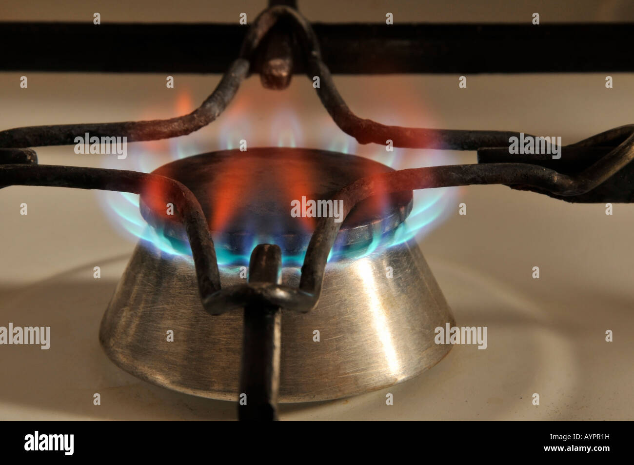 Flame of a domestic stove Stock Photo - Alamy