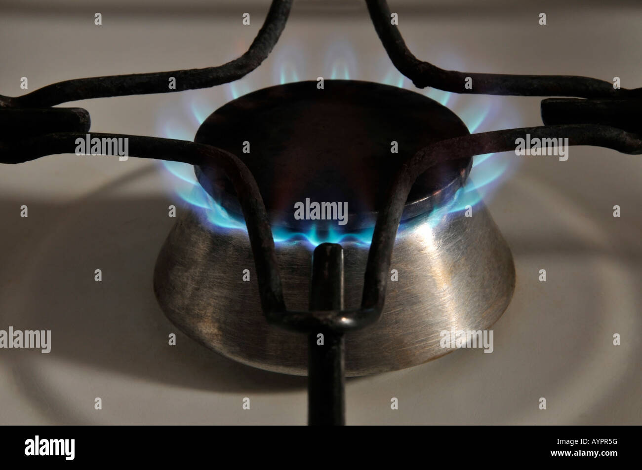 Flame of a domestic stove Stock Photo - Alamy