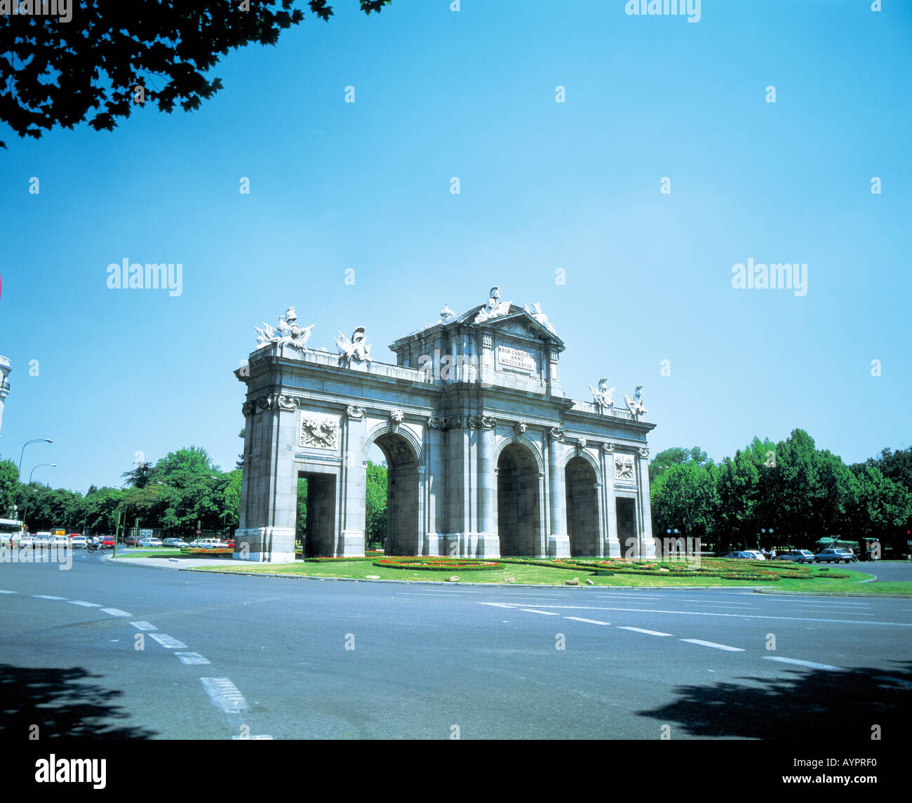 Arch Monument in Road Center Stock Photo - Alamy