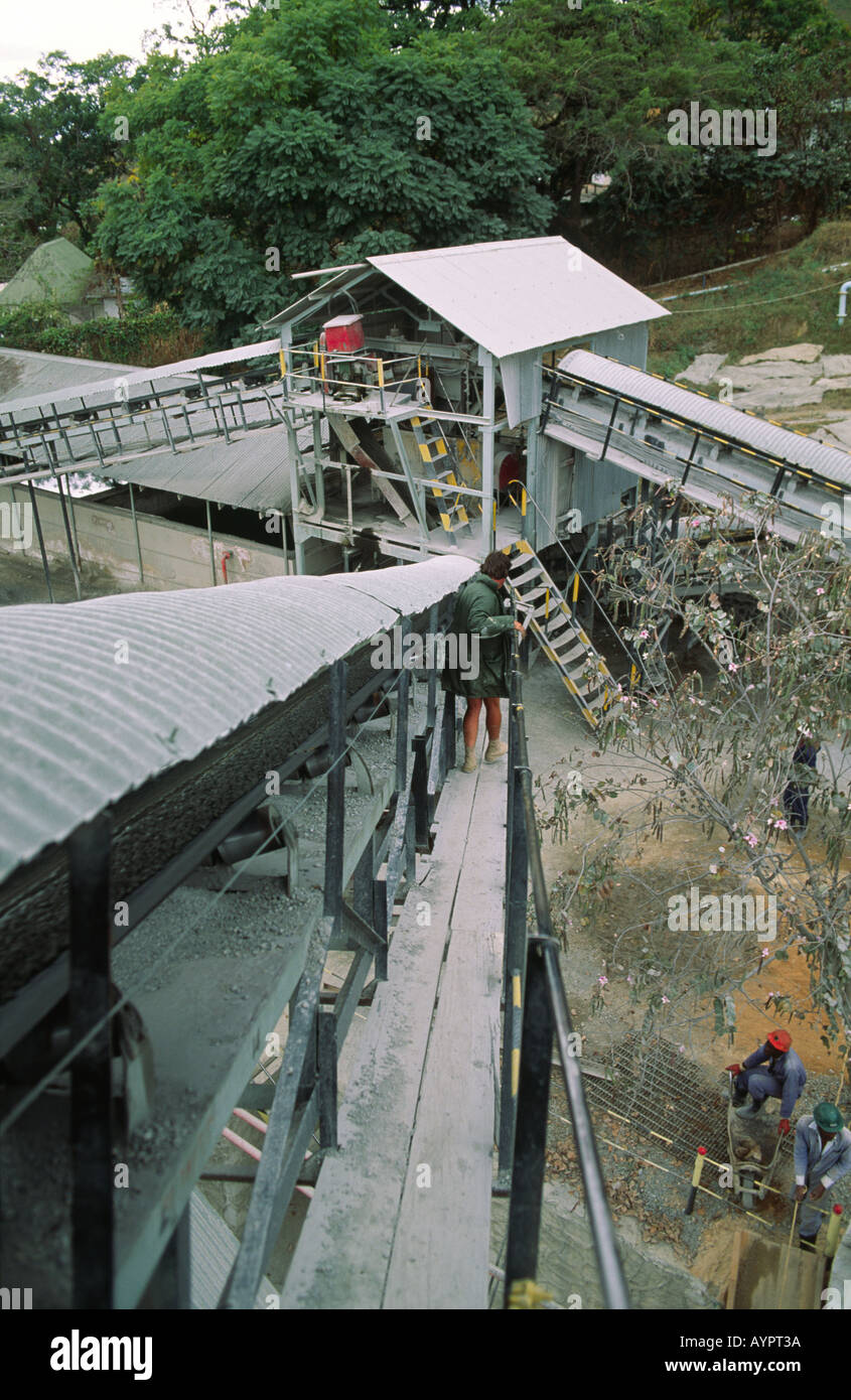 Gold workers hi-res stock photography and images - Alamy