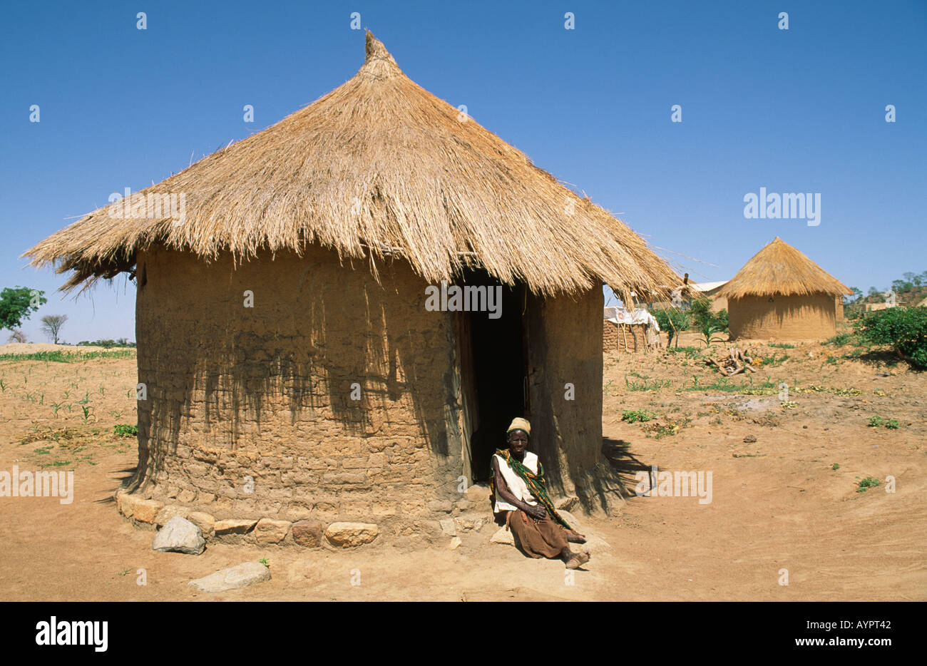Mud huts in zimbabwe hi-res stock photography and images - Alamy