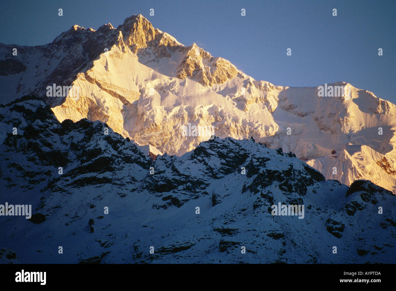 AJI 74524 Sunrise on snow mountain peak Kanchenjunga height 8600 meters ...