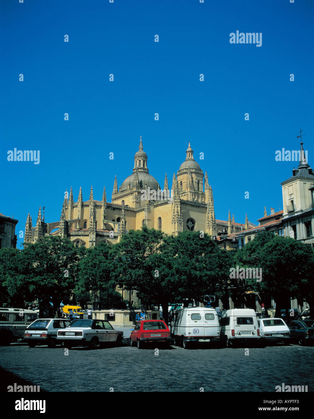 Cars Surrounding Building Stock Photo - Alamy