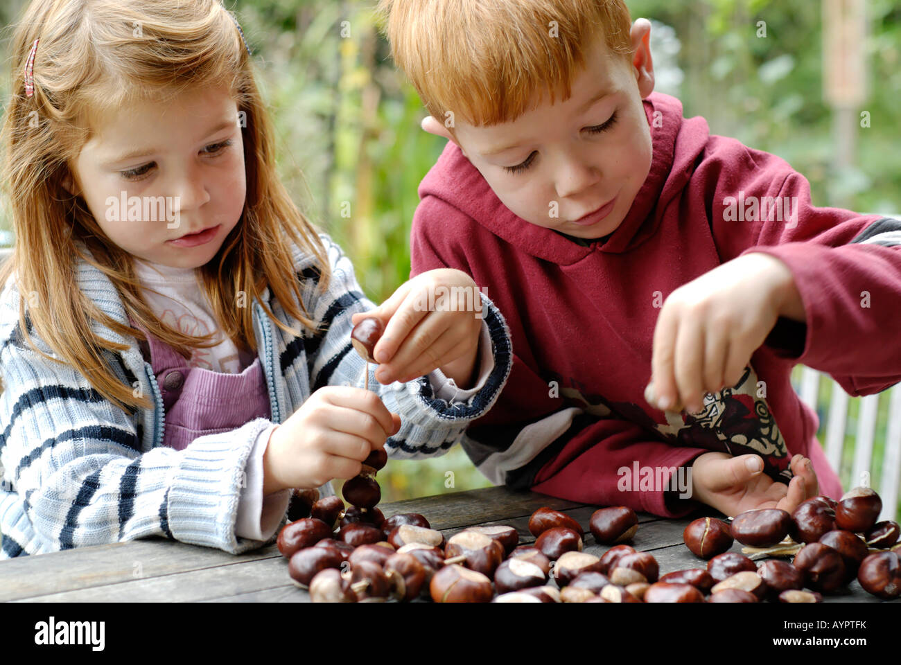 Children doing handicrafts hi-res stock photography and images - Alamy