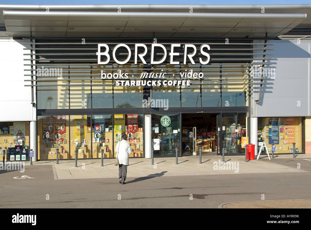 Borders bookshop company logo hi-res stock photography and images - Alamy