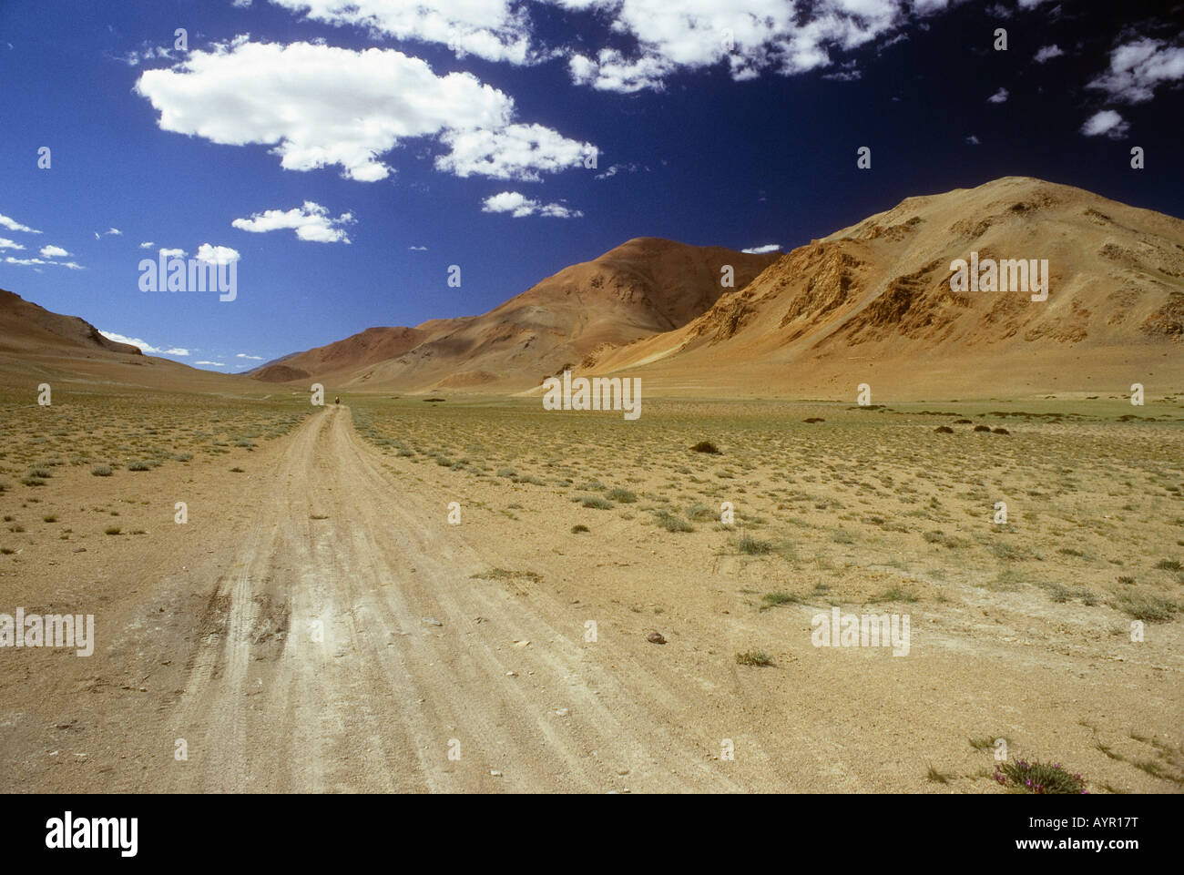 Dirt roads india hi-res stock photography and images - Alamy