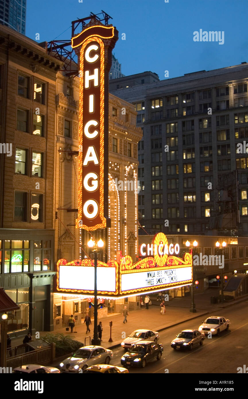 THE SIGN OF CHICAGO THEATER IN THE THEATER DISTRICT DOWNTOWN CHICAGO ...