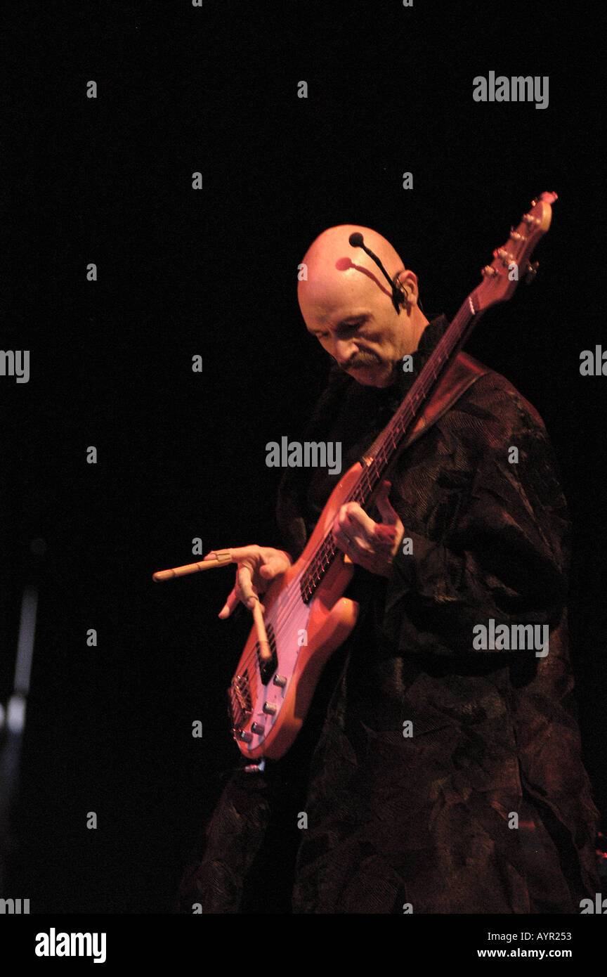 Tony levin hi-res stock photography and images - Alamy