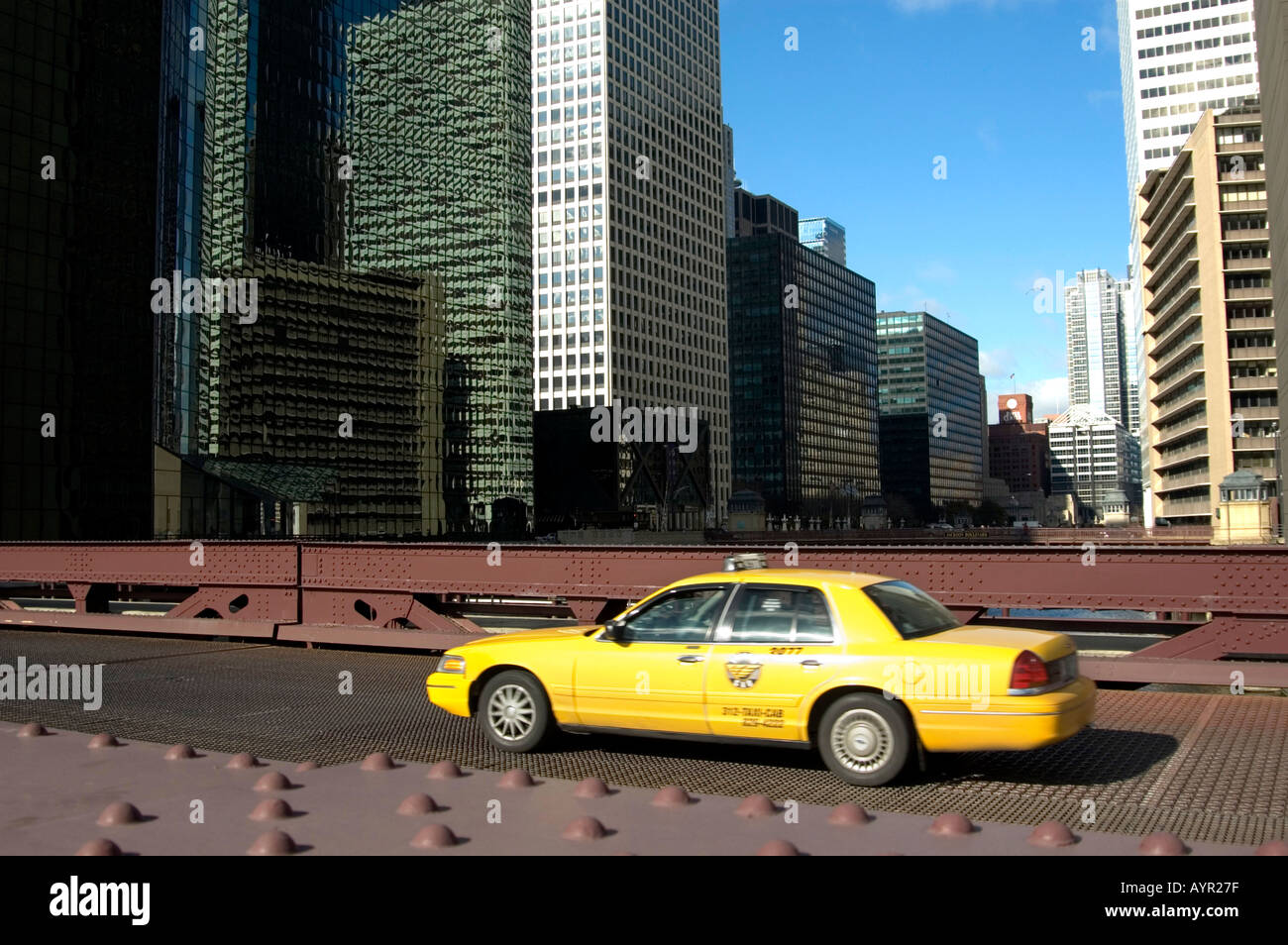 Chicago yellow cab hi-res stock photography and images - Alamy