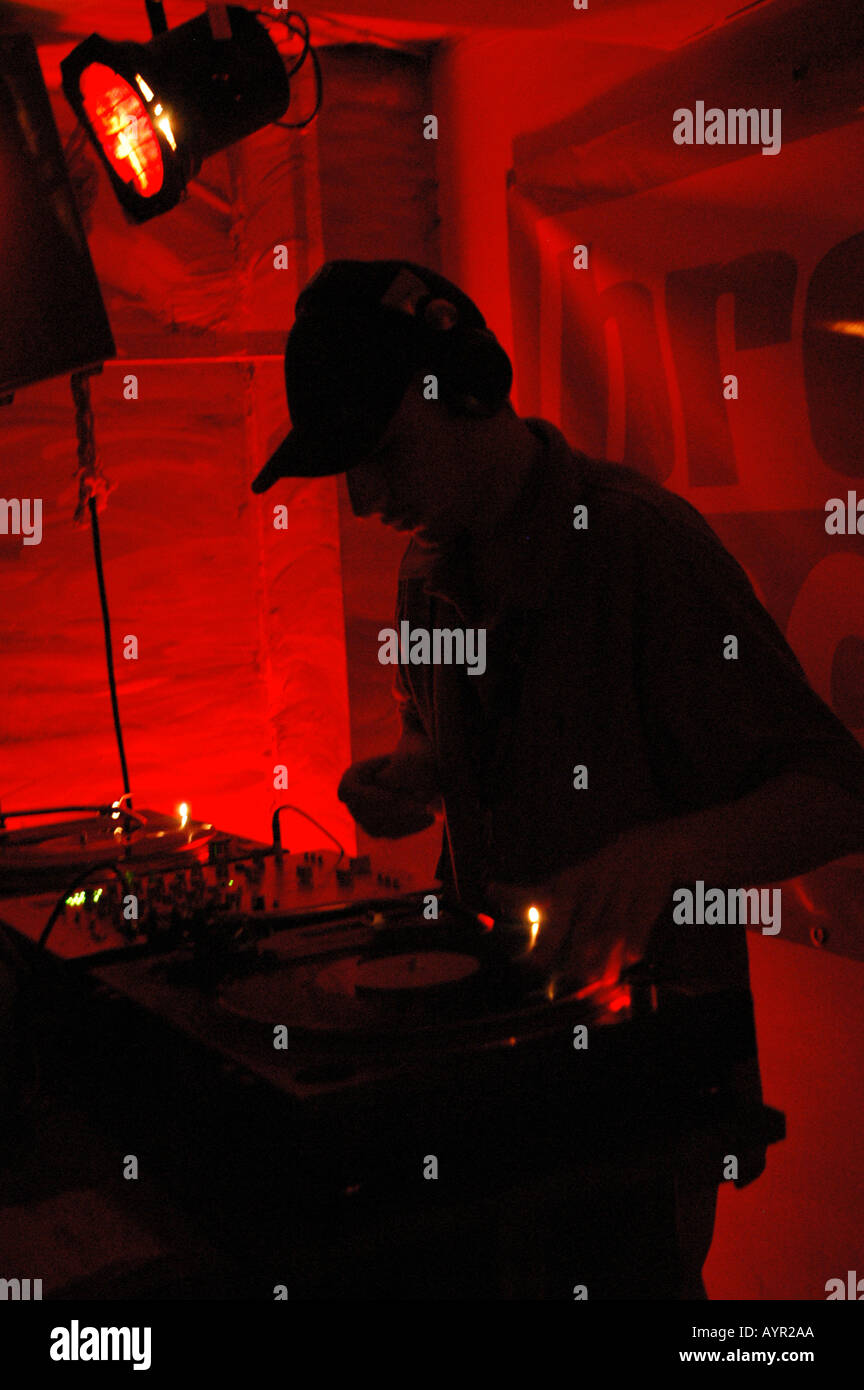 Dj deejay decks hi-res stock photography and images - Alamy