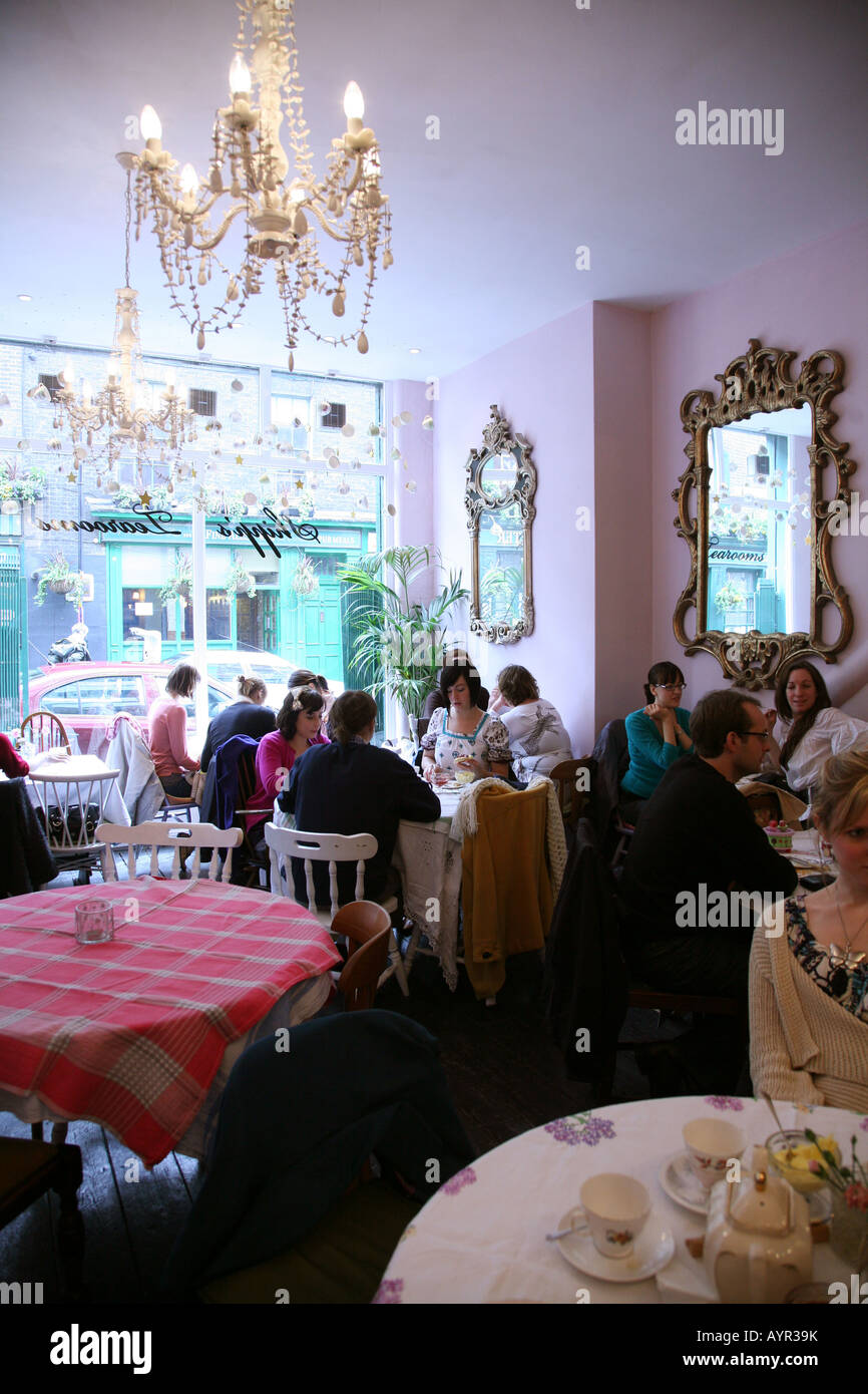 English tea room hi-res stock photography and images - Alamy