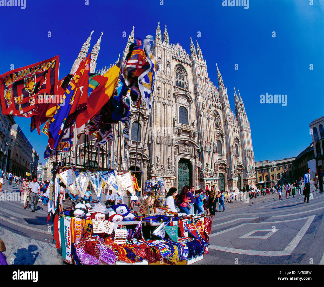 Duomo and a street vendor, Milan, Italy Stock Photo - Alamy