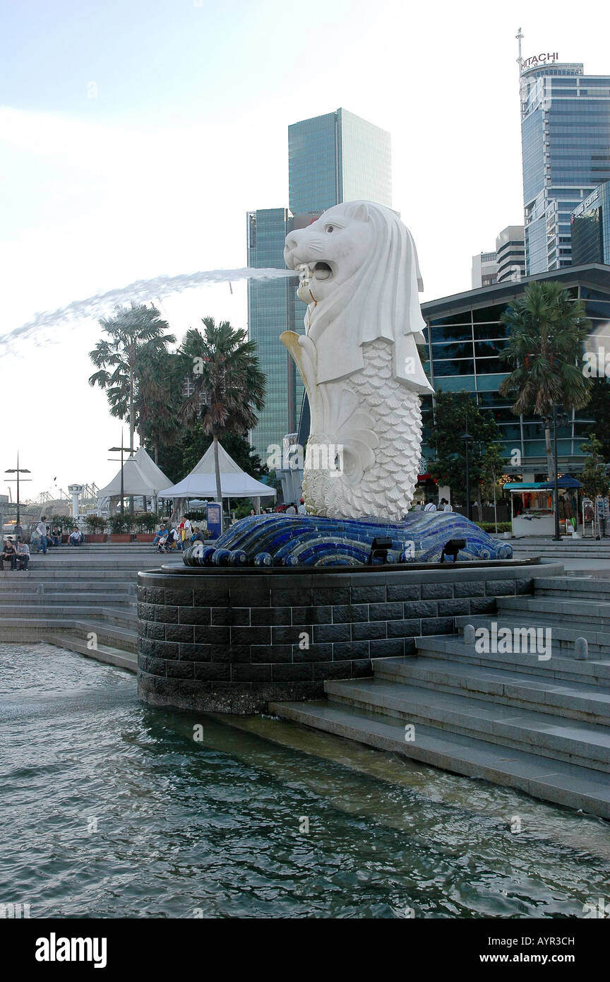 City skyline merlion figure hi-res stock photography and images - Alamy