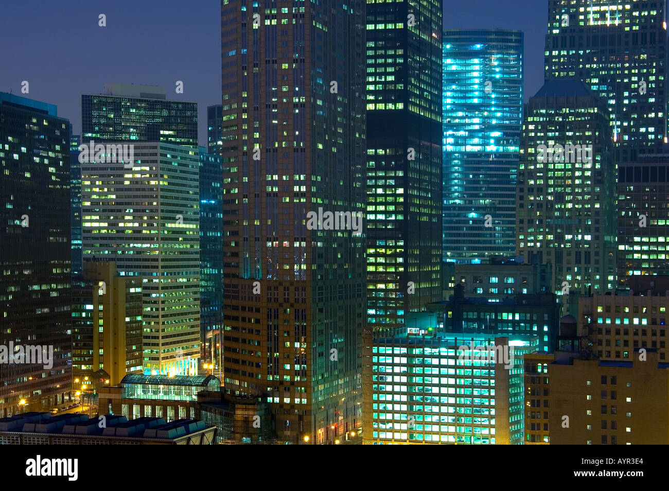 OFFICE BUILDINGS IN DOWNTOWN FINANCIAL DISTRICT OF CHICAGO ILLINOIS ...