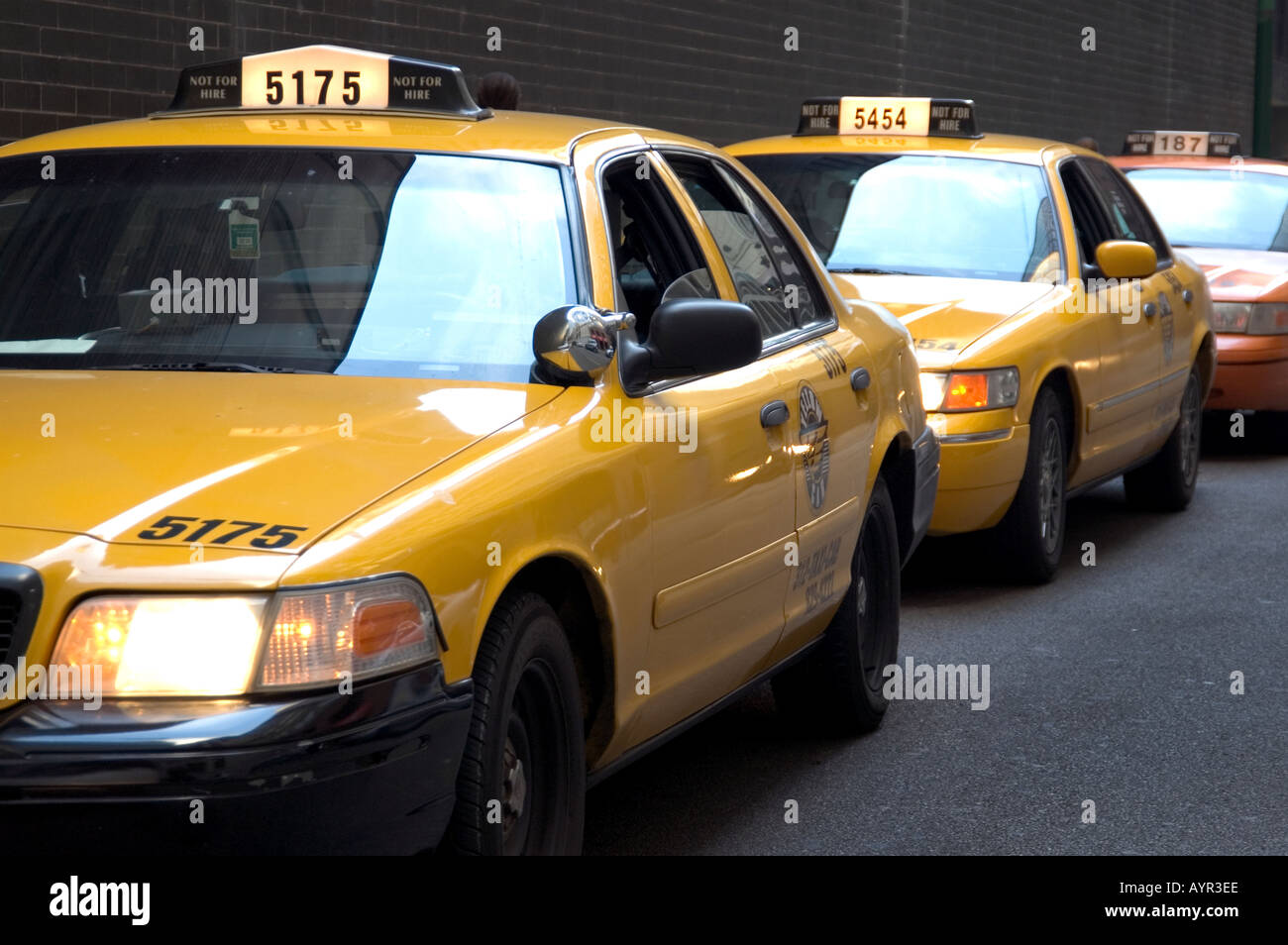 A ROW OF TAXI CABS WAITING IN A DARK ALLEYWAY IN DOWNTOWN CHICAGO ...