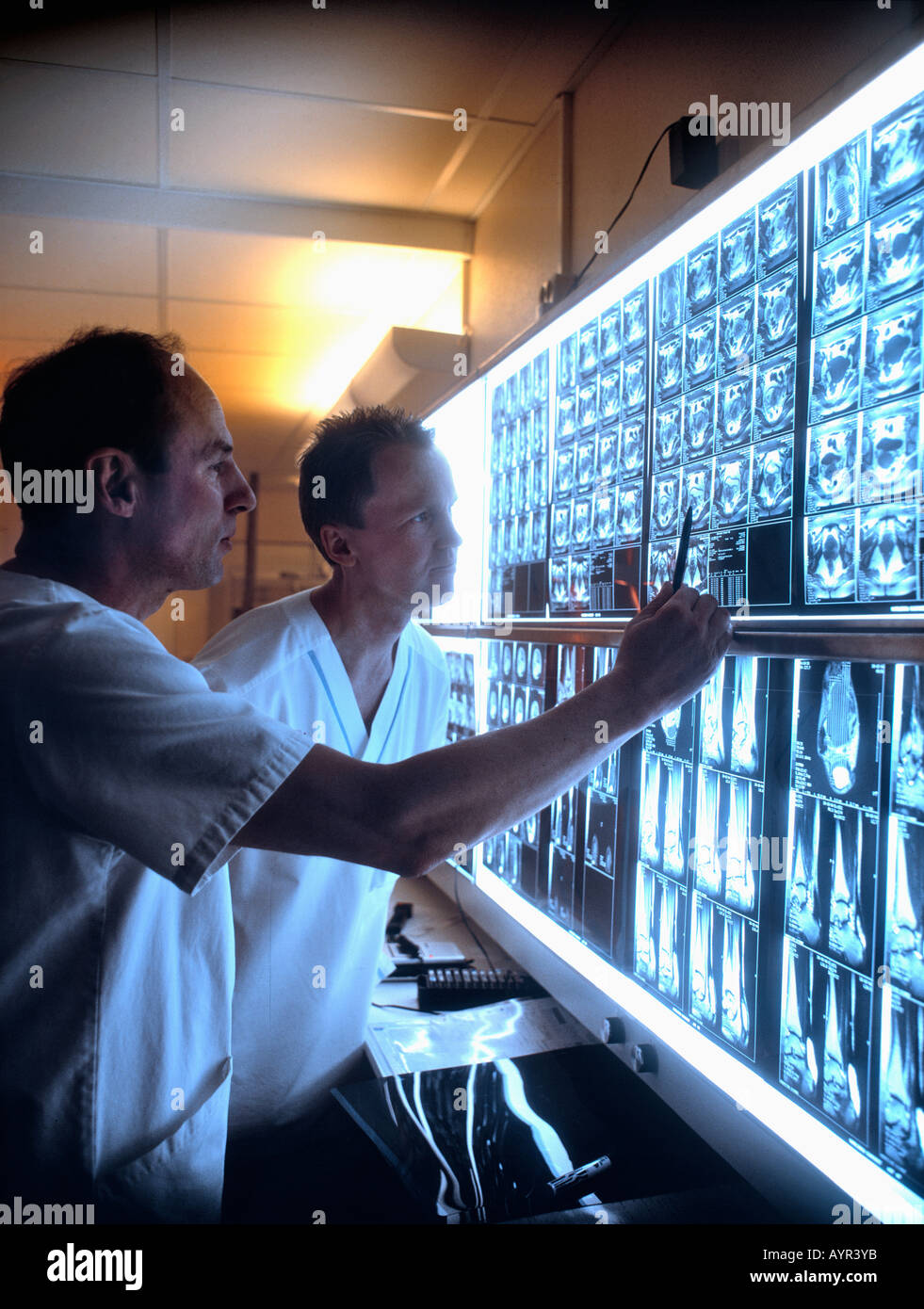 Two doctor hold xray hi-res stock photography and images - Alamy