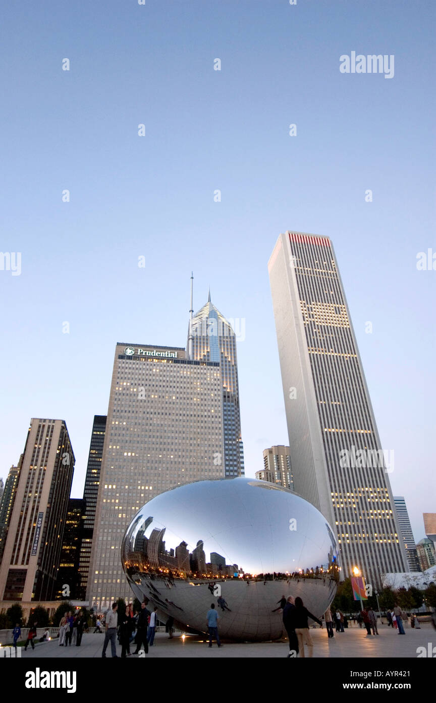 Cloud Gate Bean Metal Sculpture Stock Photos & Cloud Gate Bean Metal ...