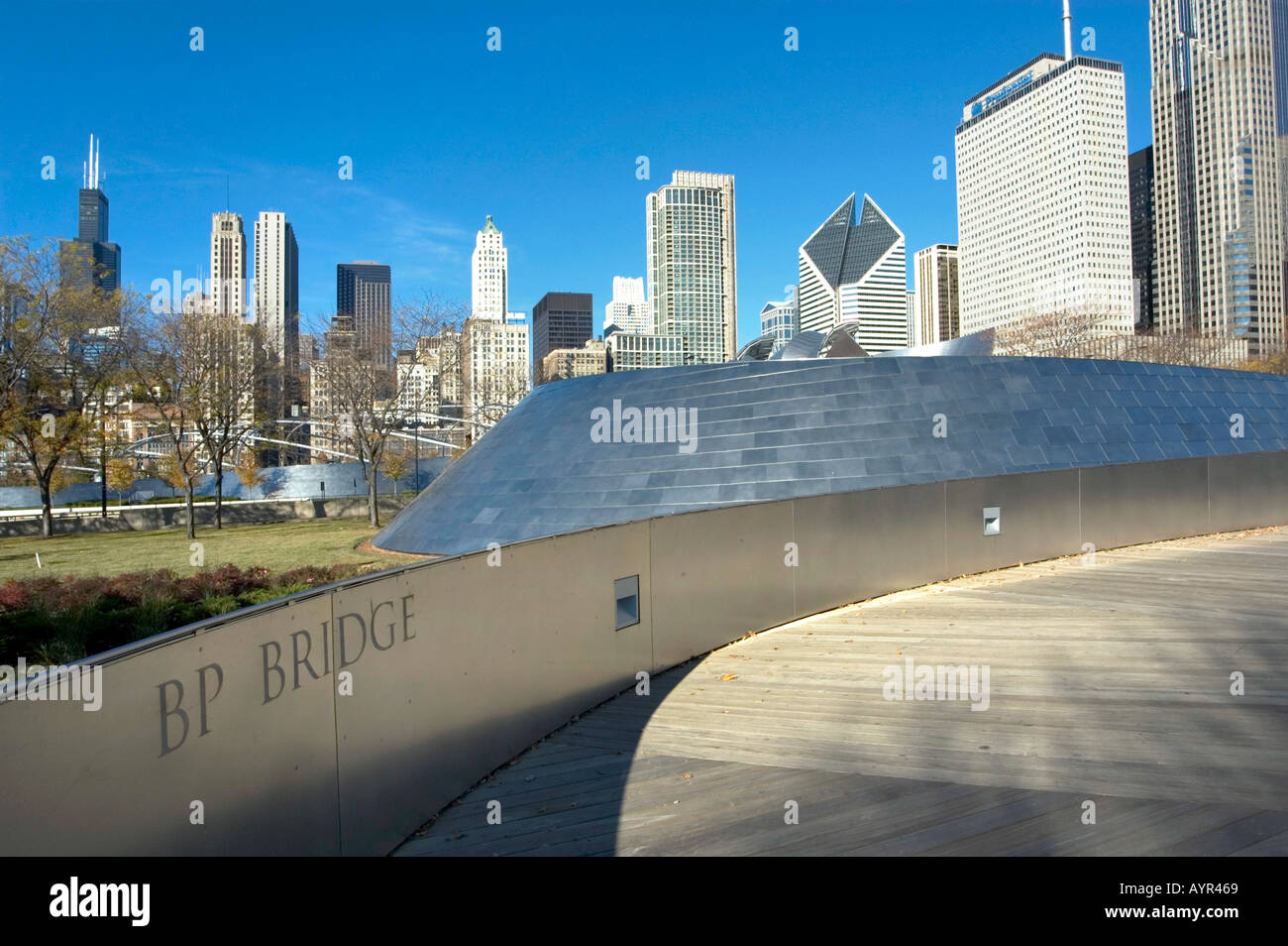 STEEL BP BRIDGE IN THE MILLENNIUM PARK DESIGNED BY FRANK GEHRY CHICAGO ...
