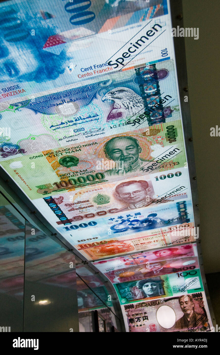 Money display hi-res stock photography and images - Alamy