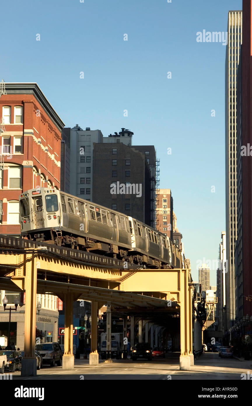 CHICAGO CTA RAPID TRANSIT OR EL TRAIN IN DOWNTOWN CHICAGO ILLINOIS ...