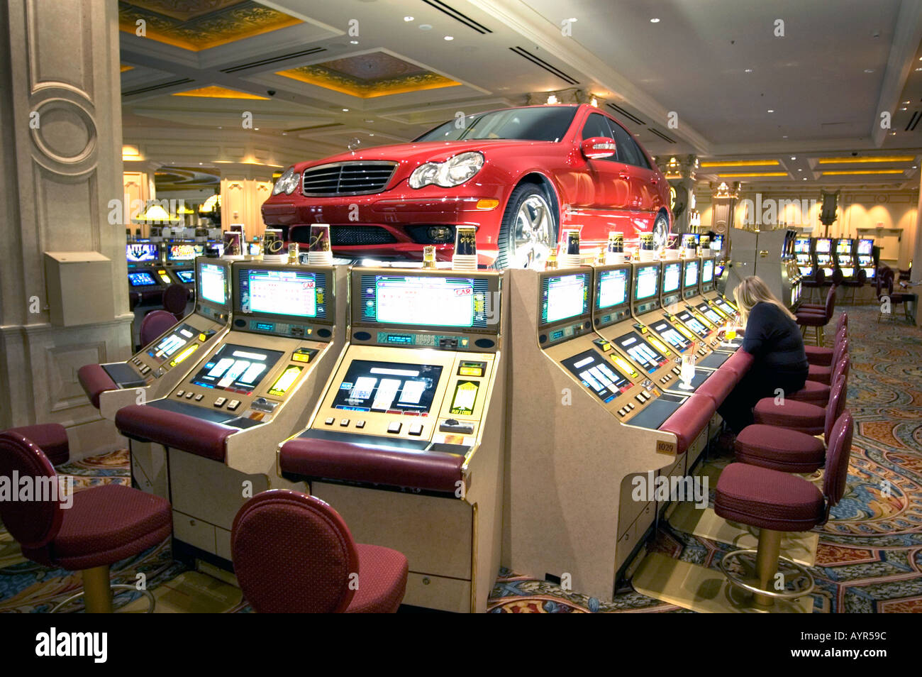 Line single machines hi-res stock photography and images - Alamy