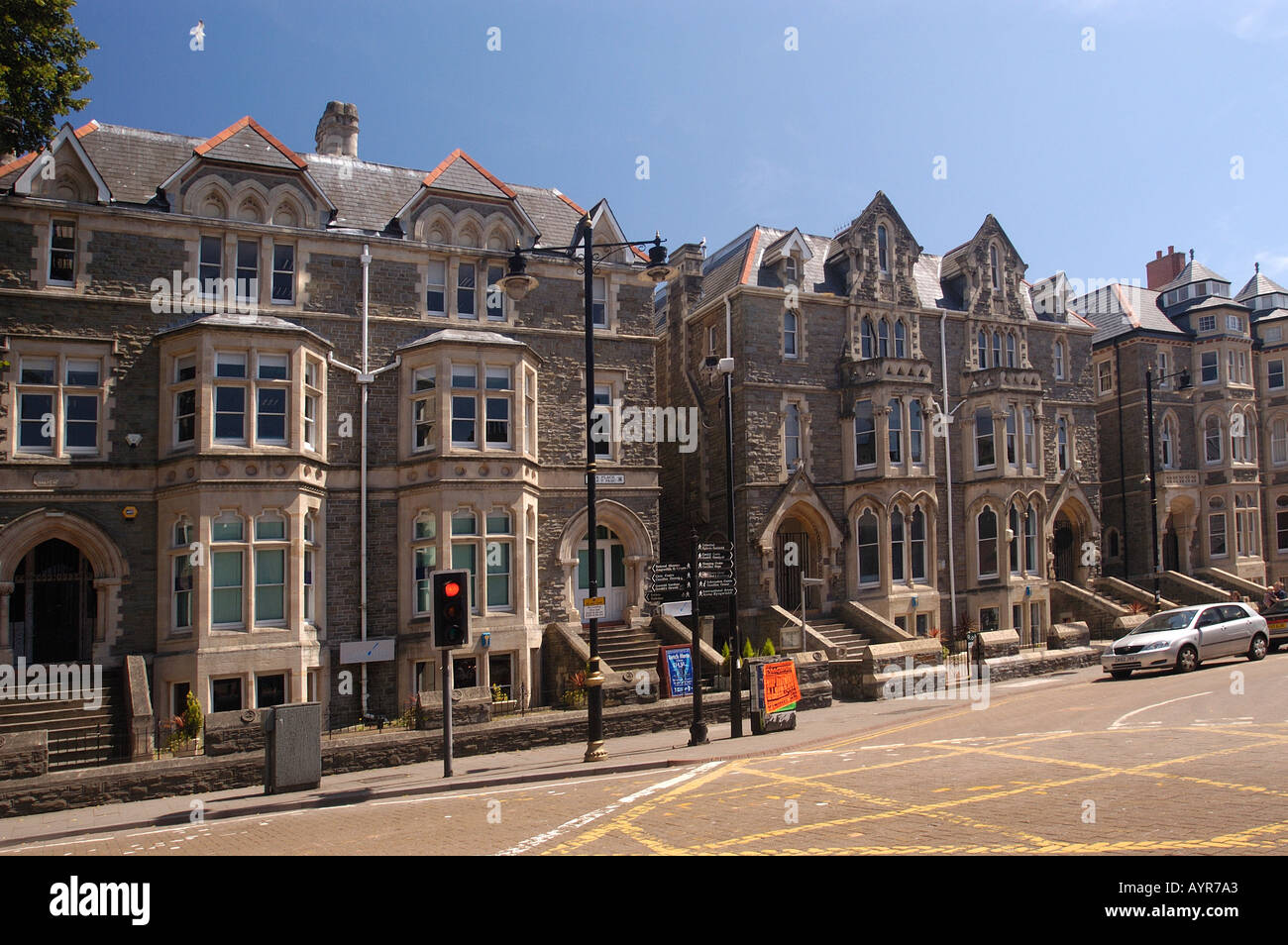 Victorian buildings with bay windows hi-res stock photography and ...