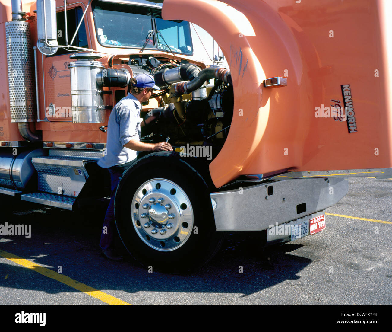 trucker repairing pink Kenworth truck, Texas, USA. Photo by Willy ...