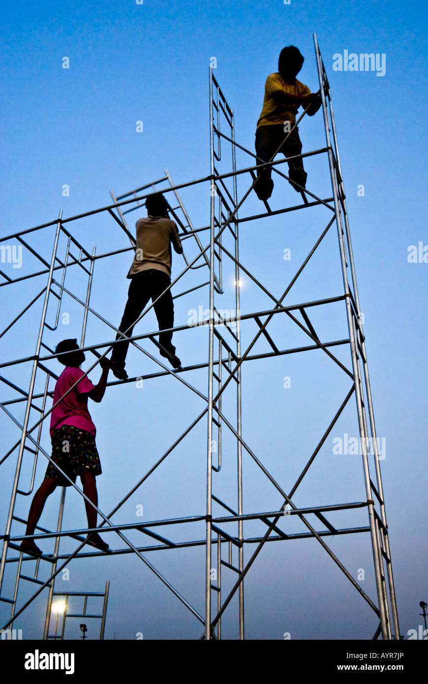 Mounting scaffolding hi-res stock photography and images - Alamy