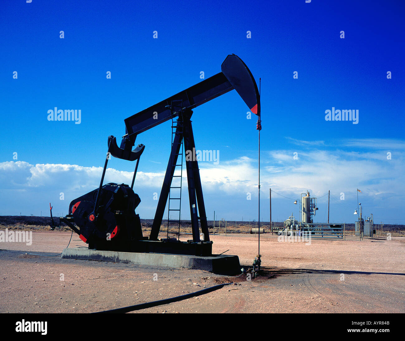 single pump jack on Texan oil field, Texas, USA. Photo by Willy ...