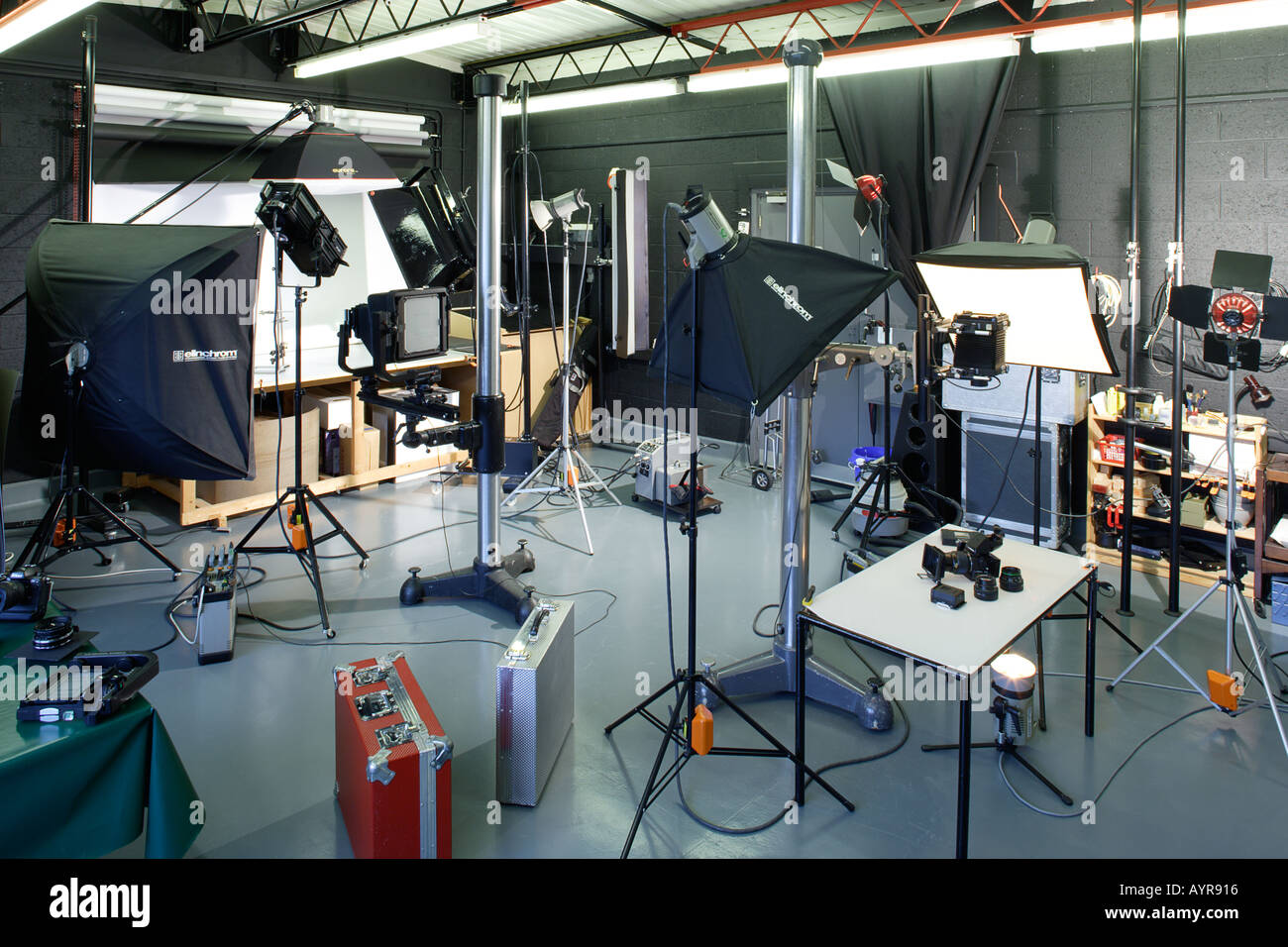 Equipment lights and cameras in a photo studio Stock Photo - Alamy