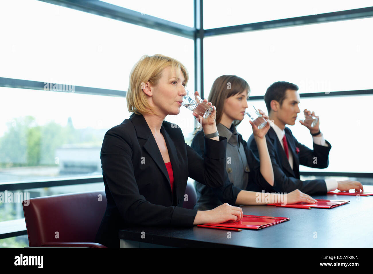 Blonde women sitting at a table hi-res stock photography and images - Alamy