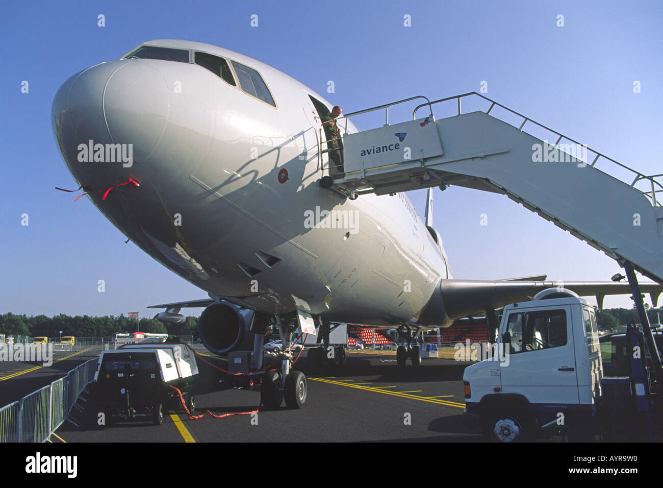 McDonnell Douglas DC-10 Omega Tanker on display at Farnborough ...