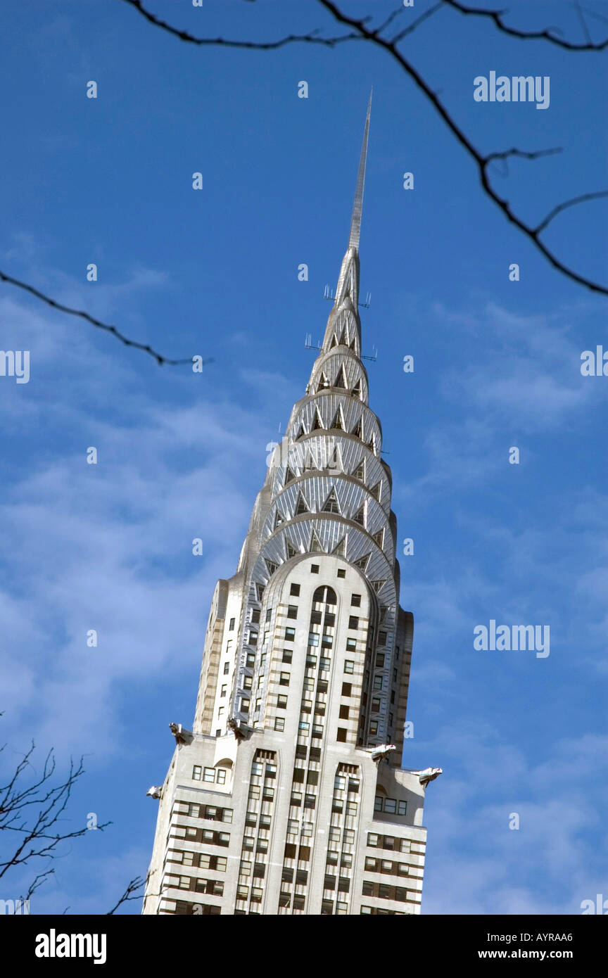CHRYSLER BUILDING ON A CLEAR WINTERS DAY MIDTOWN MANHATTAN NEW YORK ...