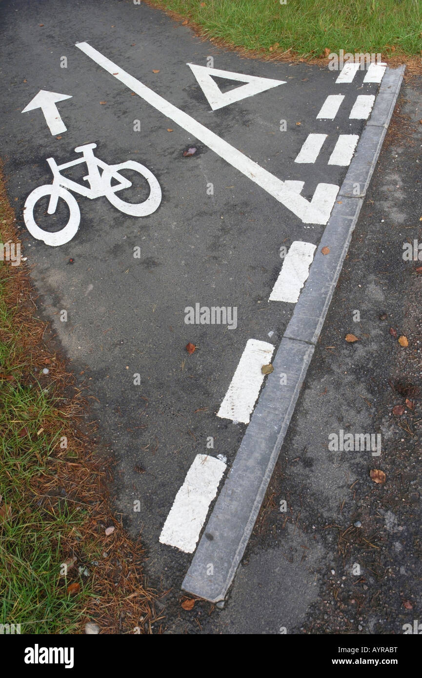 Cycleway road markings Stock Photo - Alamy