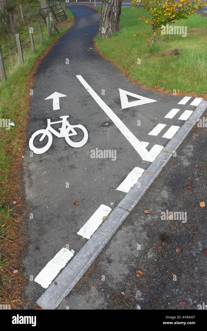 Cycleway road markings Stock Photo - Alamy