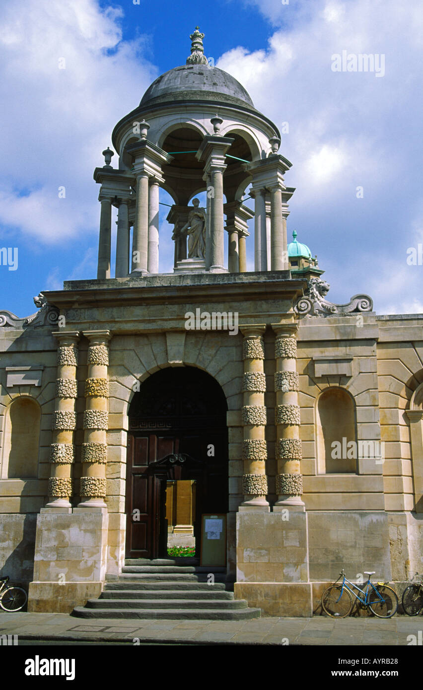 Entrance gate to Queens College Oxford England Stock Photo - Alamy