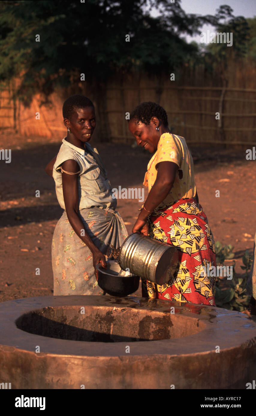 Women collecting water from well hi-res stock photography and images ...