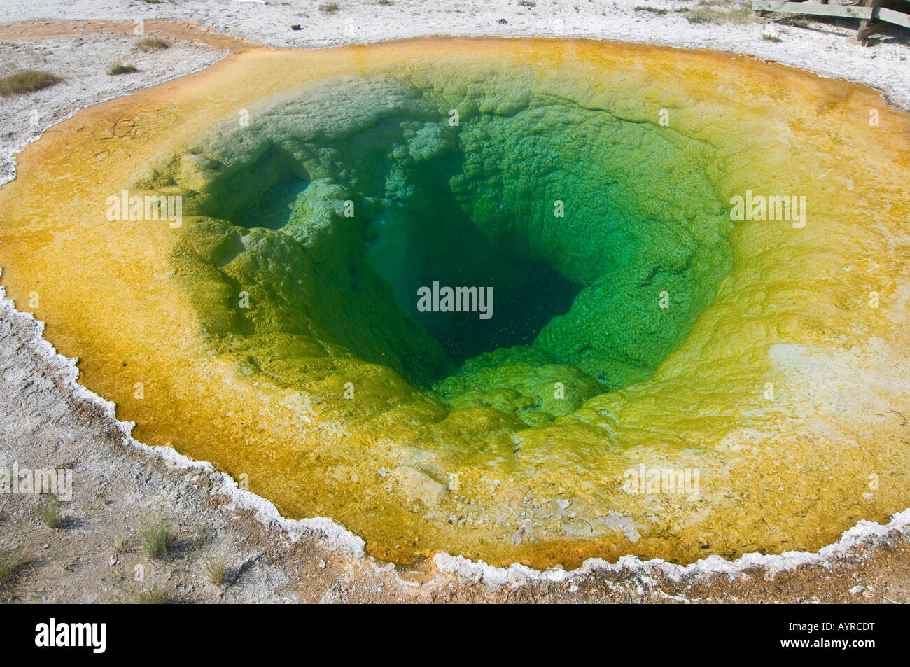Yellowstone geothermie pools hi-res stock photography and images - Alamy