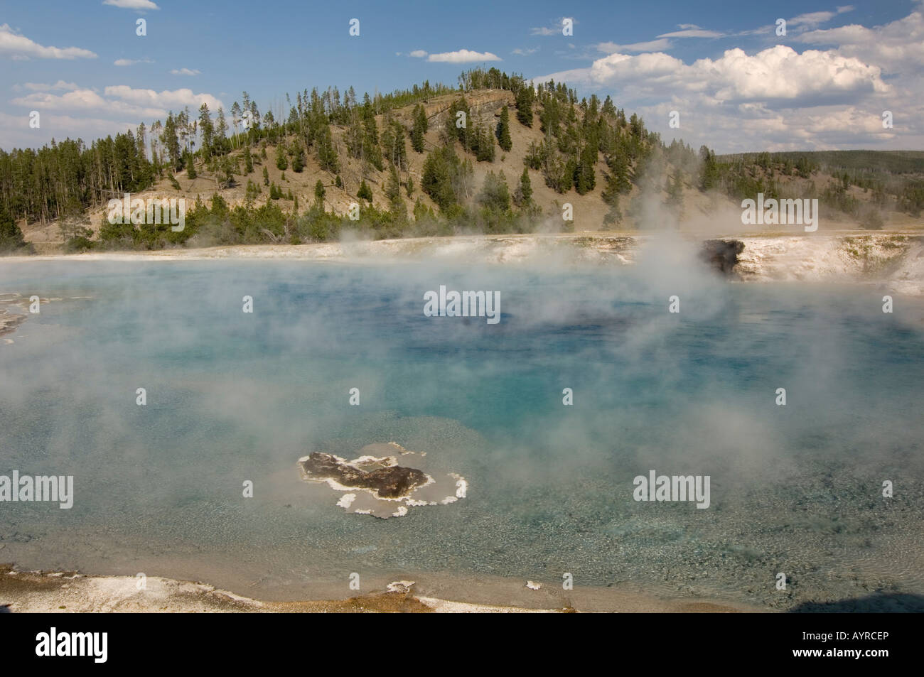 Yellowstone geothermie pools hi-res stock photography and images - Alamy