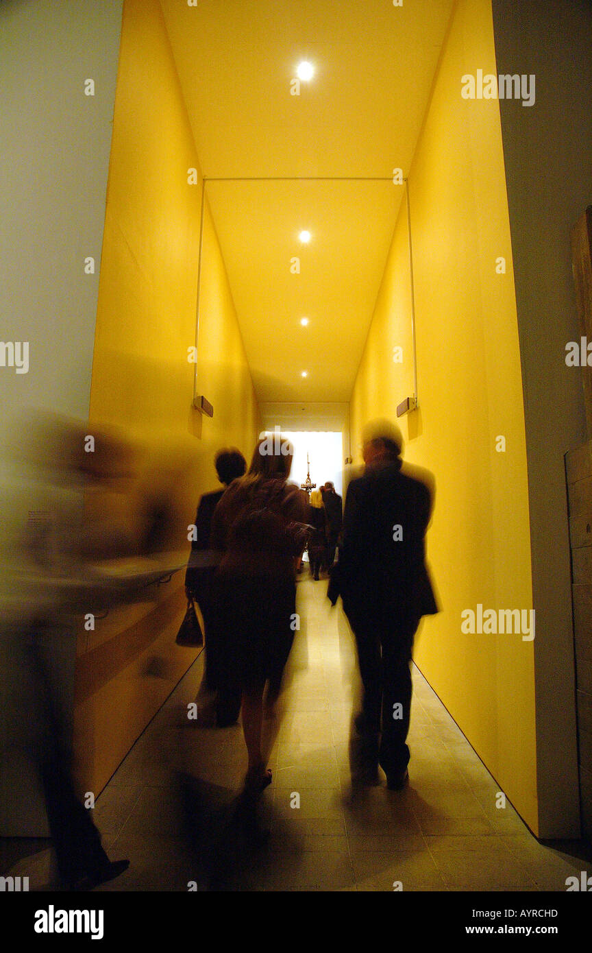 Opening reception art hi-res stock photography and images - Alamy