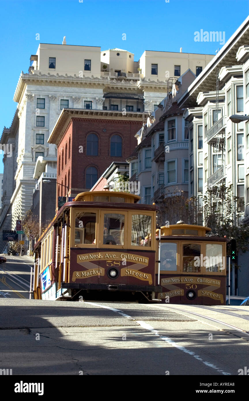 Cable car climbing hill san francisco hi-res stock photography and ...