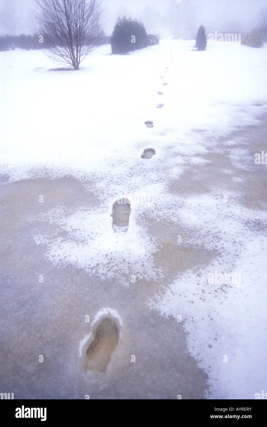 Icey footsteps hi-res stock photography and images - Alamy