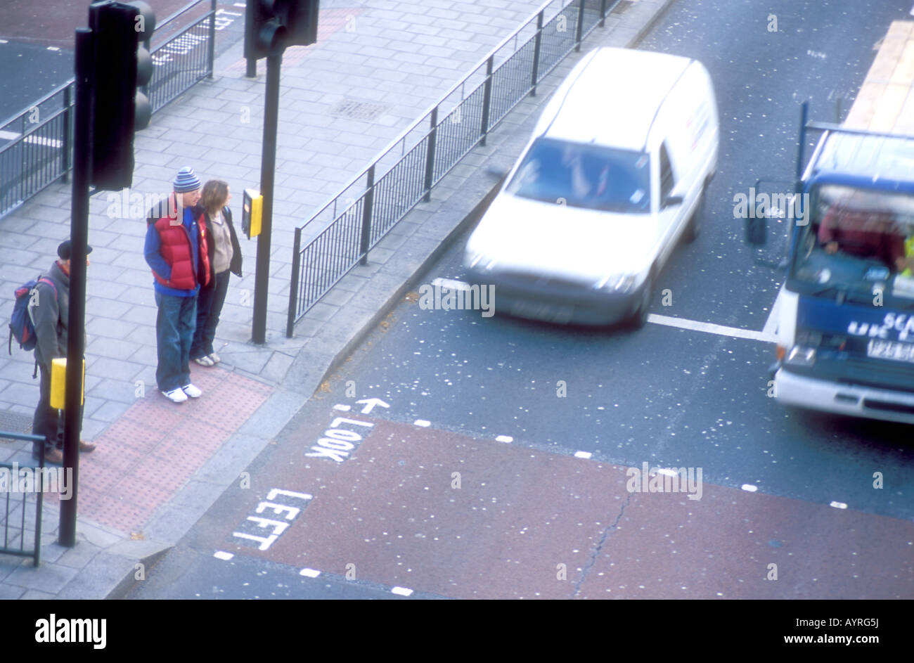Pedestrian crosswalk safety sign Look Right Stock Photo - Alamy