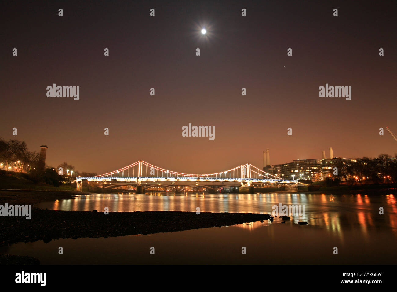Chelsea Bridge at night, full moon, seen from the bank of the Thames ...