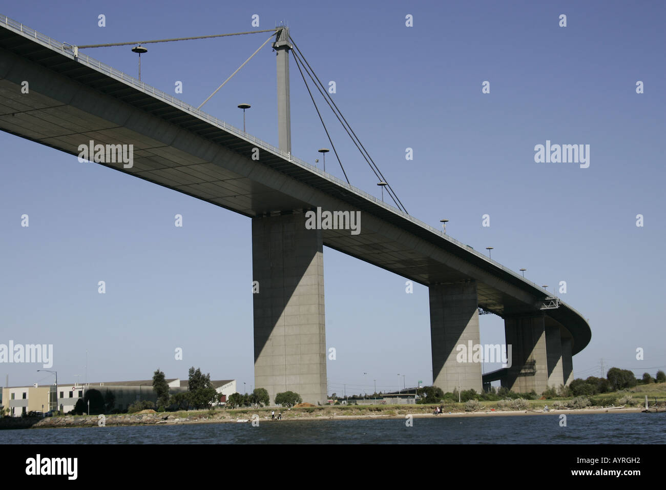 Westgate bridge in Melbourne spanning across the Yarra River Stock ...