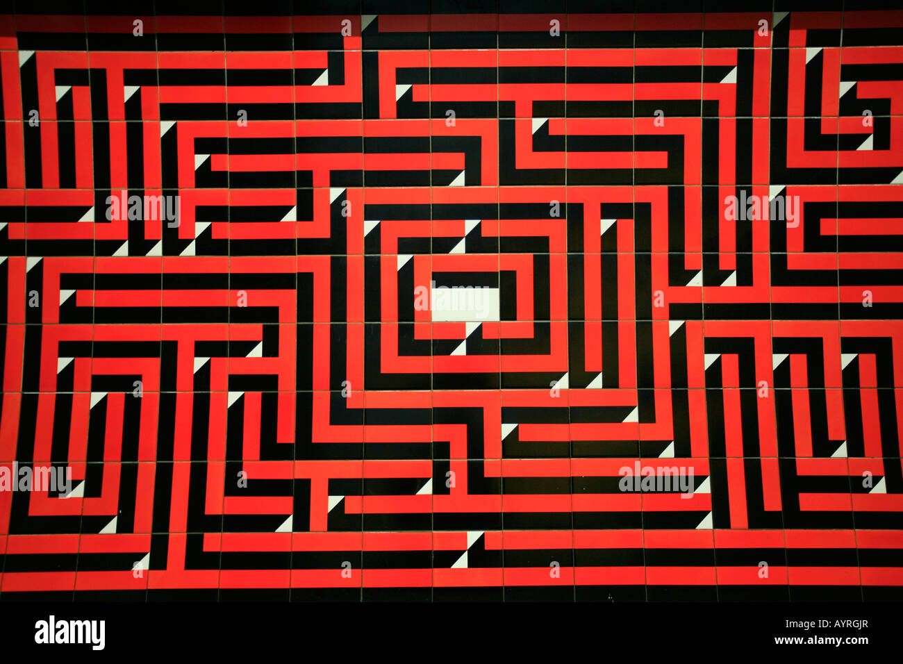 Labyrinth tiles, Warren Street Underground station, Victoria Line ...